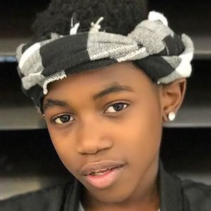 Jhacari Blunt Age, Height, Weight, Birthday - AgeCalculator.Me